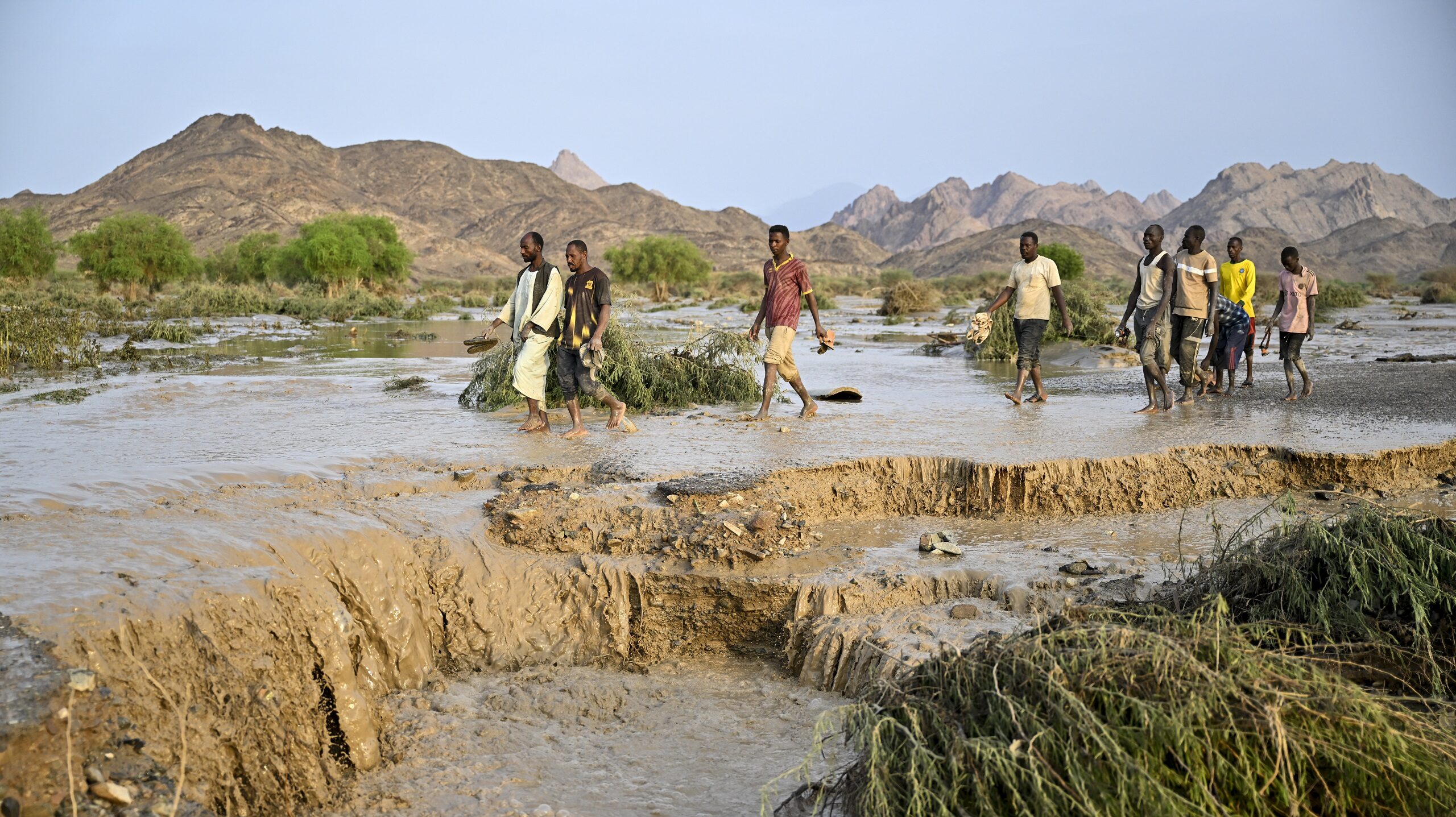 Sudan Dam Collapse Kills 60, Displaces Thousands as Flooding Continues ...